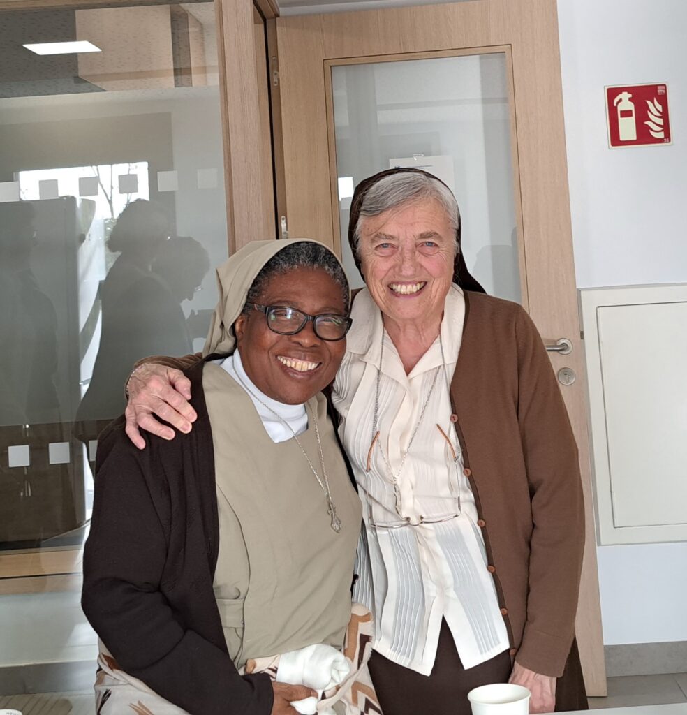 ENTRE PALABRAS Y SIGNOS DE ESPERANZA | Carmelitas Misioneras Teresianas